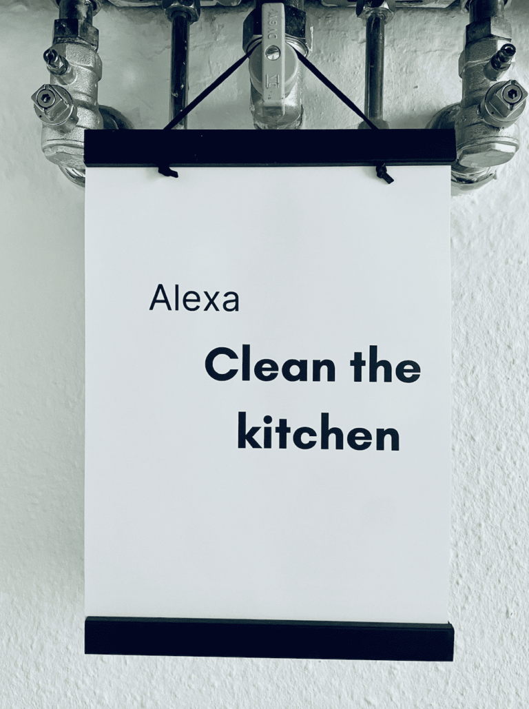 Lustiges Küchenschild "Clean the kitchen" zum Ausdrucken - helpfully.de