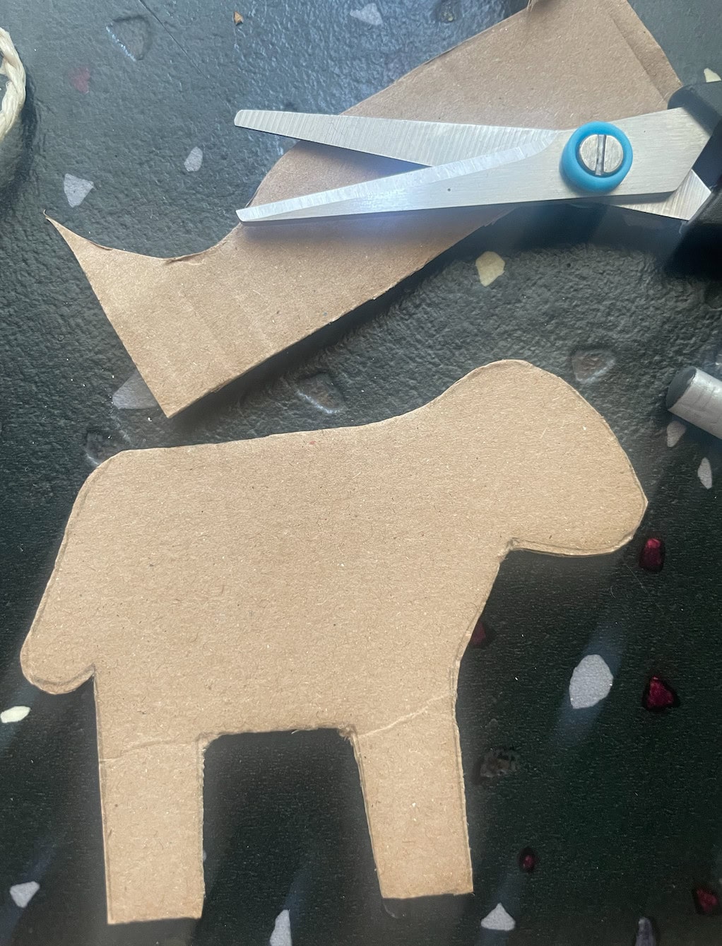 Schaf-Schablone zum Basteln - Gratis Vorlage | helpfully.de